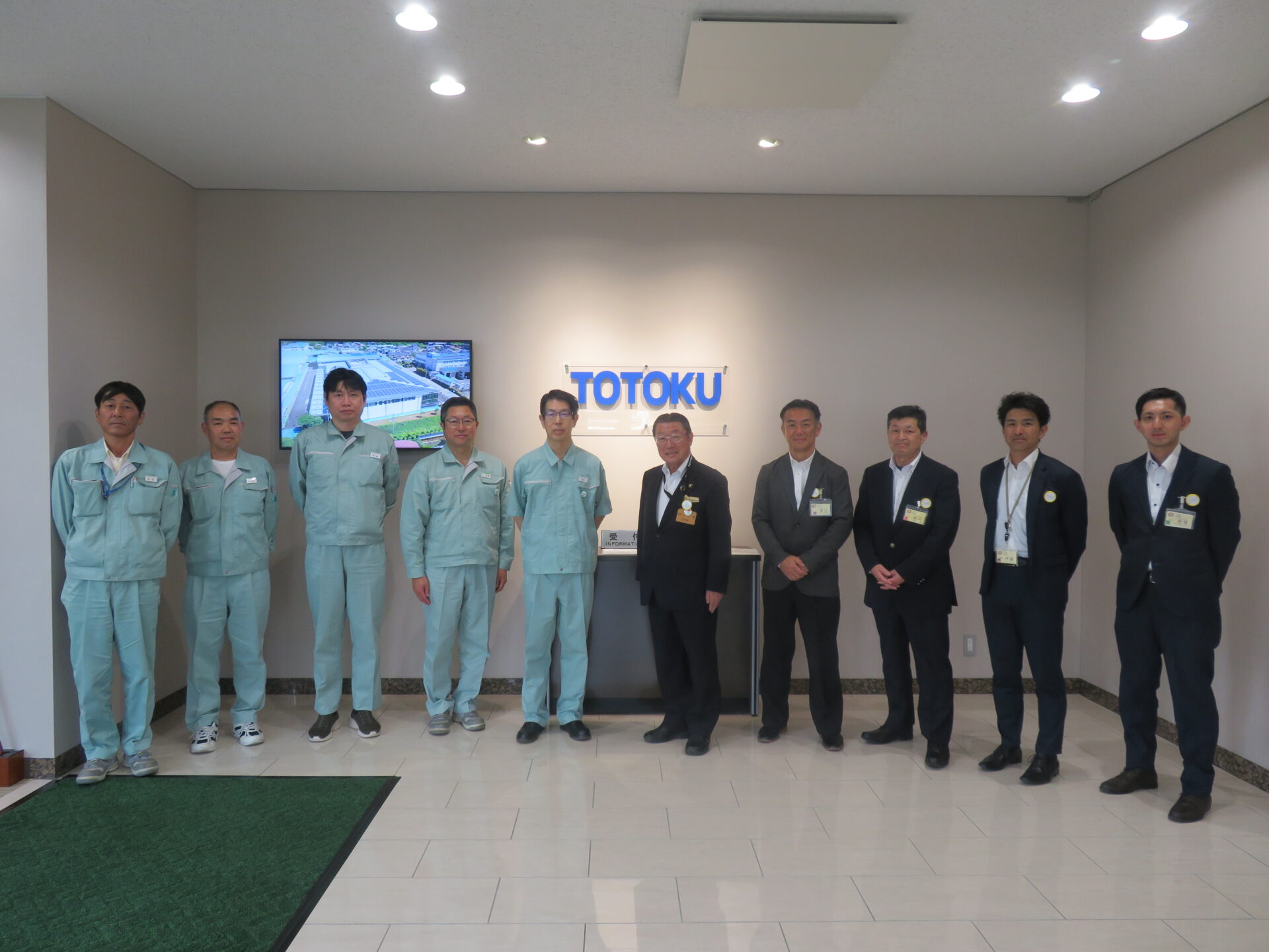 Mayor of Ueda City, Yoichi Tsuchiya, visited our Ueda office. | TOTOKU Group enriches people ...